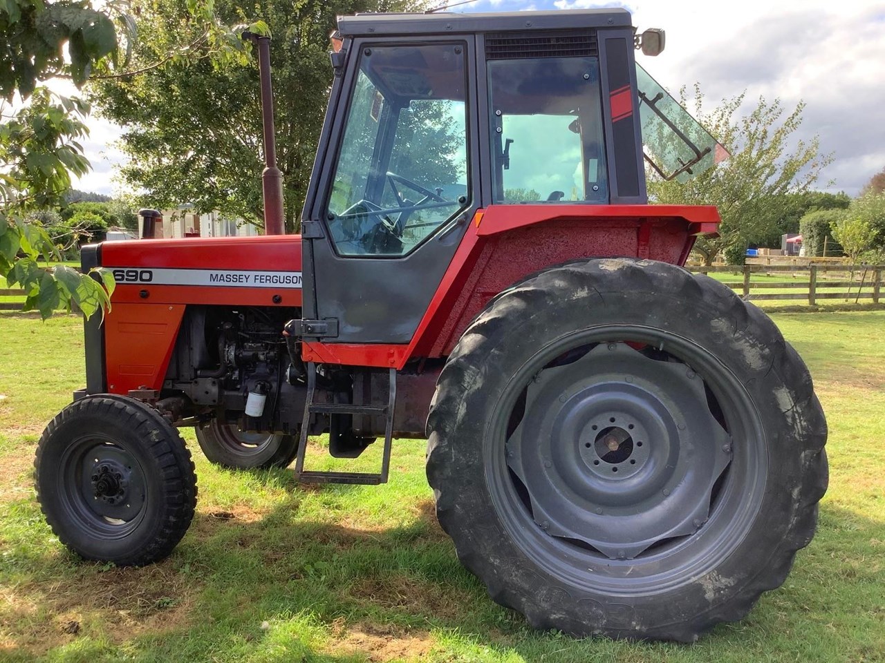 MASSEY FERGUSON 690 for sale (refcode TA1211750)