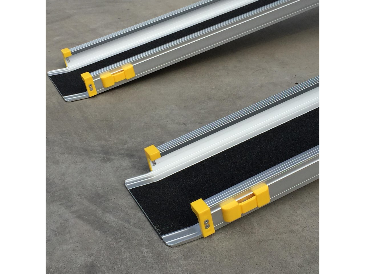 JETLAND 3M 270KG TWO SECTION DELUXE TELESCOPIC WHEELCHAIR RAMP for sale ...