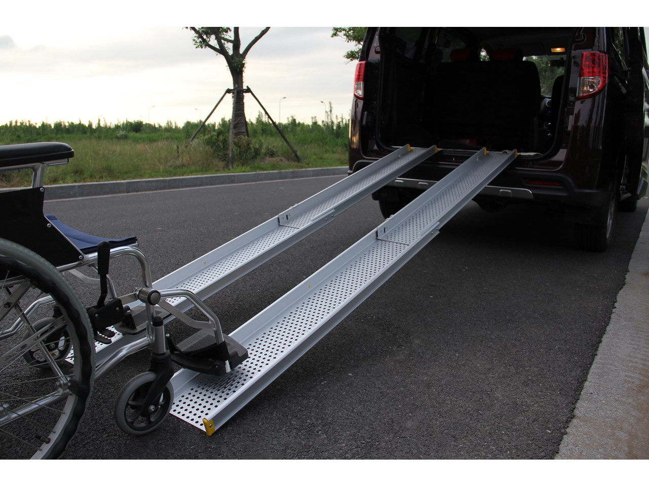 JETLAND 2.4M 270KG TWO SECTION TELESCOPIC WHEELCHAIR RAMP for sale ...