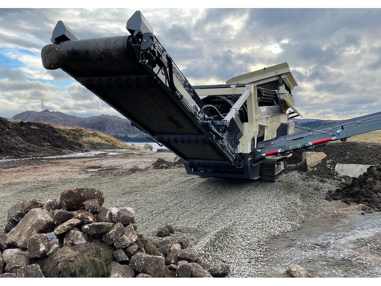 TEREX M413 TRACKED HEAVY DUTY ROCK TROMMEL for sale (refcode TA1211054)