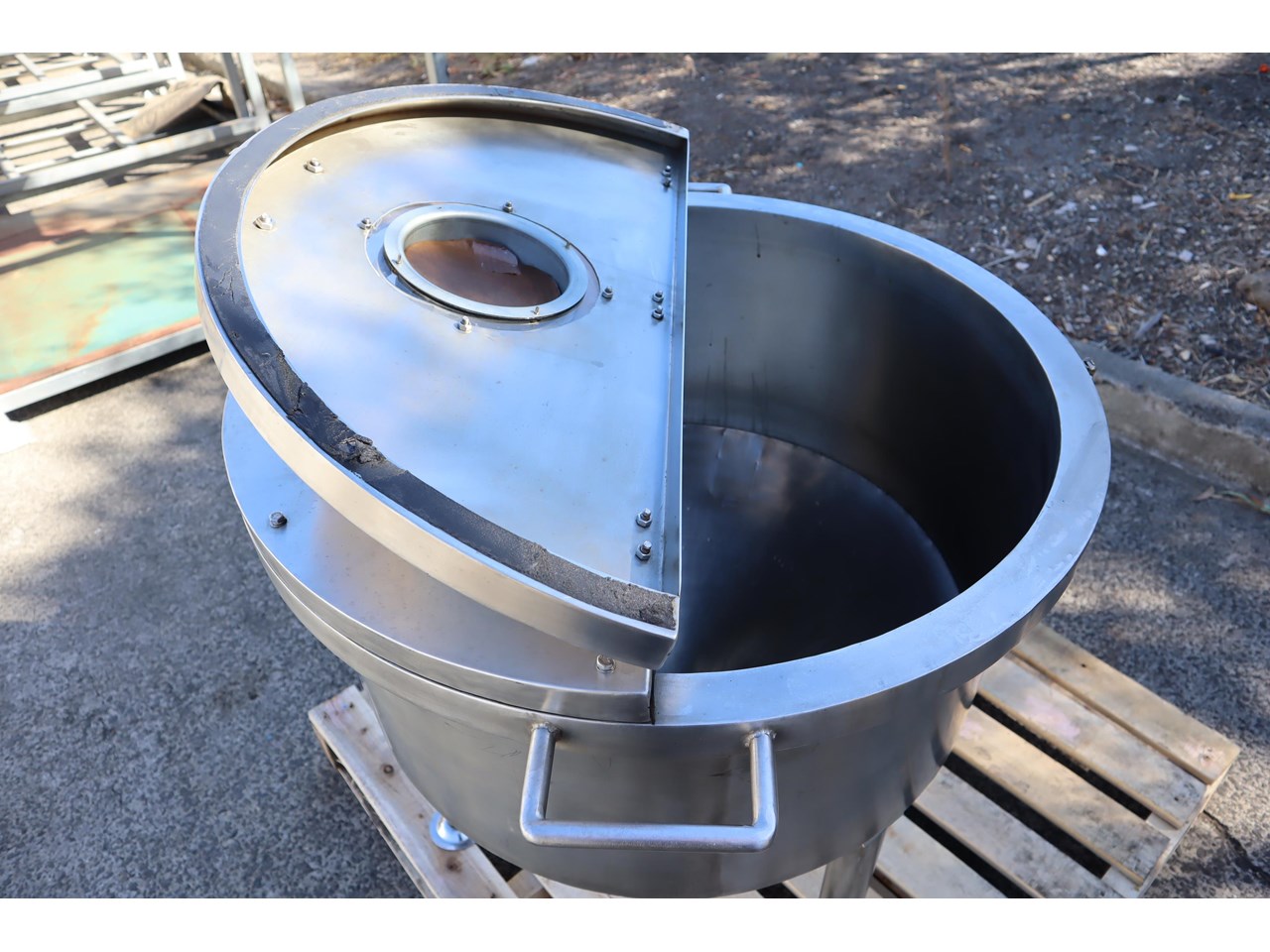 STAINLESS STEEL TANK FLOOR HOPPER 200L for sale (refcode TA1216776)