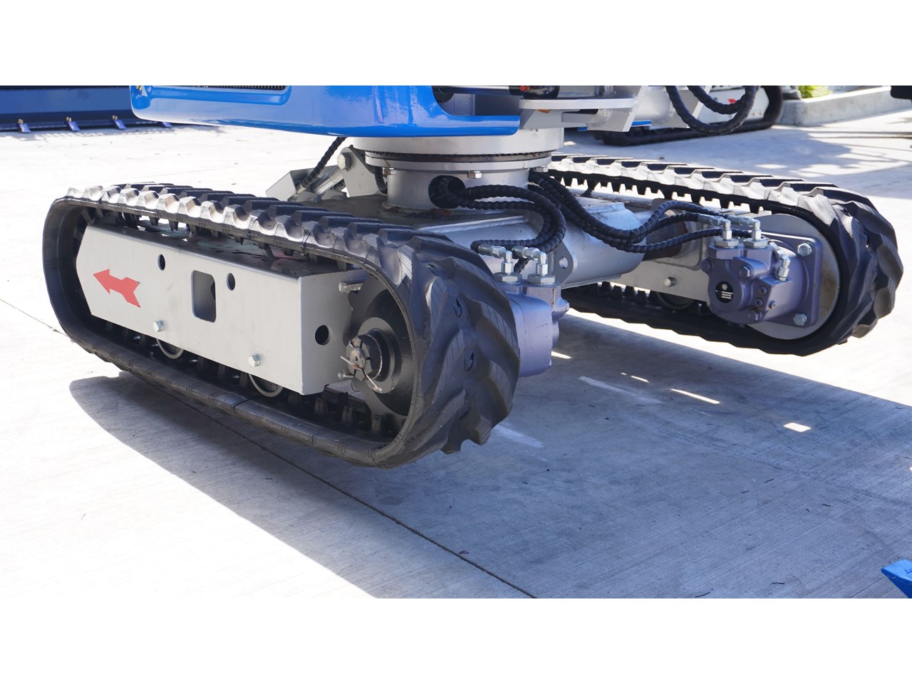 TRIDENT 1.2T EXCAVATOR EXPENDABLE TRACK, QUICK HITCH, SWING BOOM, 400MM ...