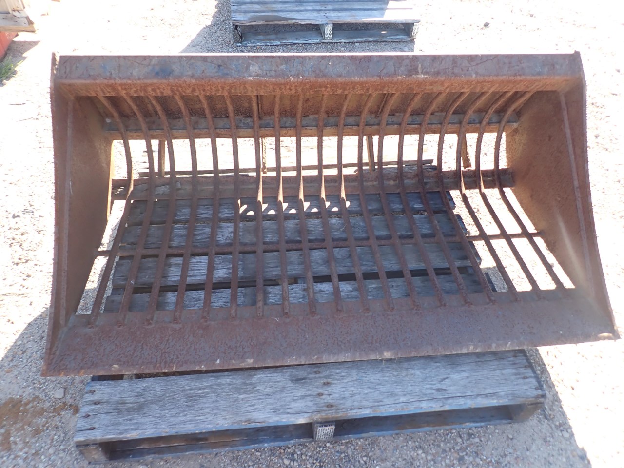 CUSTOM SIEVE BUCKET FOR SKID STEERS for sale (refcode TA1218704)