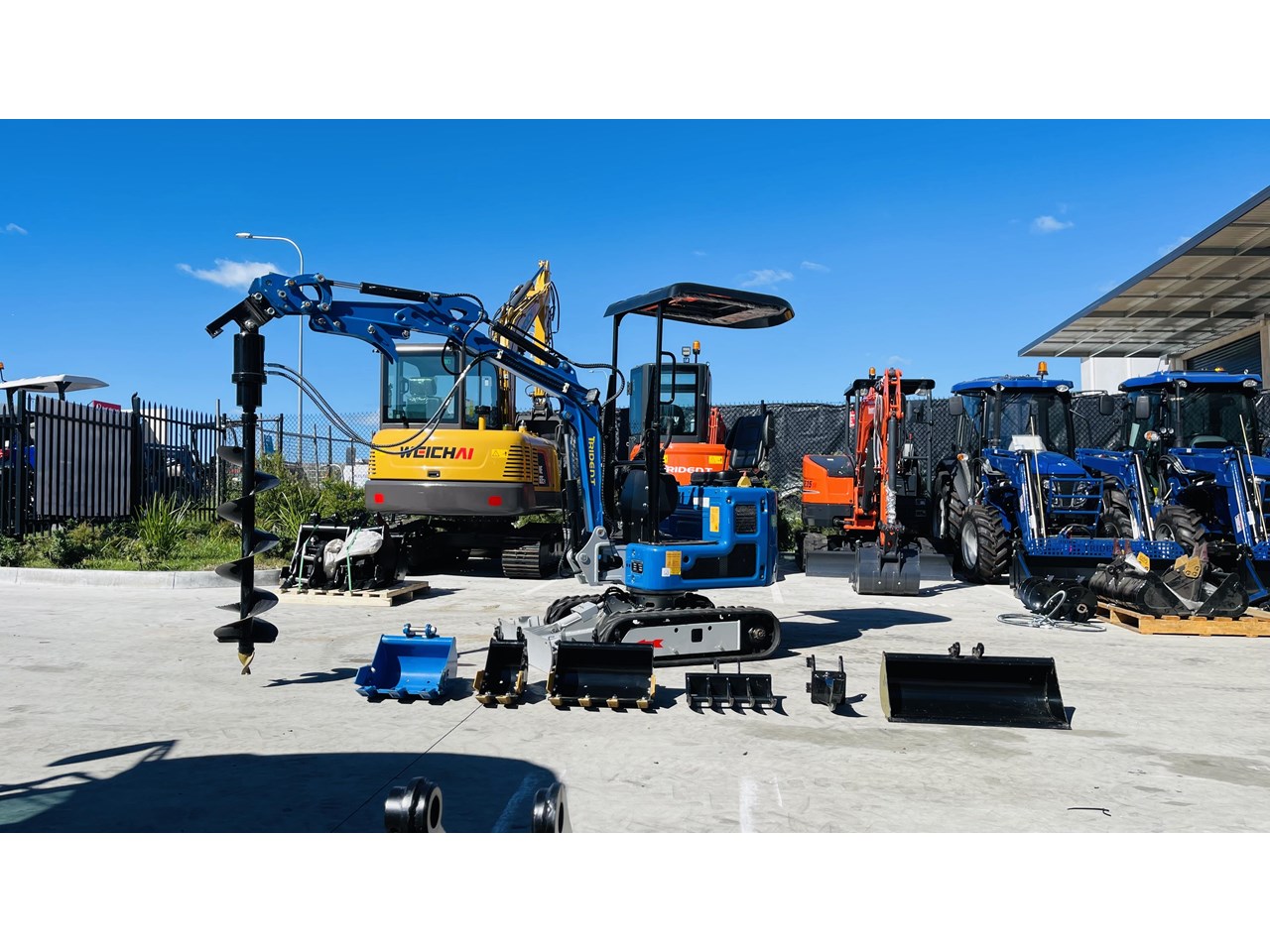 TRIDENT 1.2T EXCAVATOR EXPENDABLE TRACK, QUICK HITCH, SWING BOOM, 400MM ...