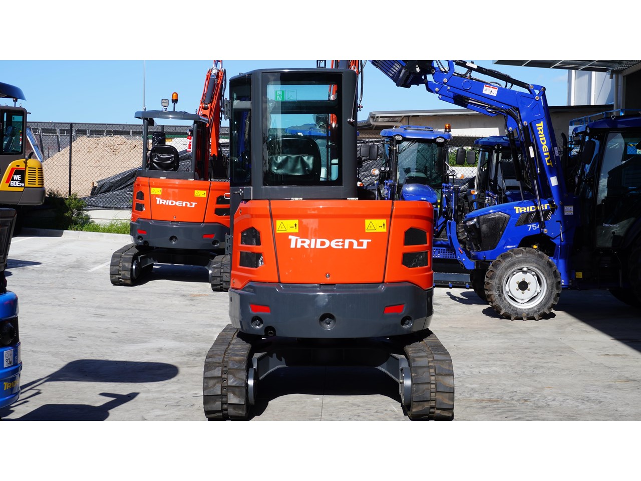 TRIDENT 3.8T A/C CABIN EXCAVATOR, 4 X SIZES BUCKETS, THUMB GRAB, RIPPER ...