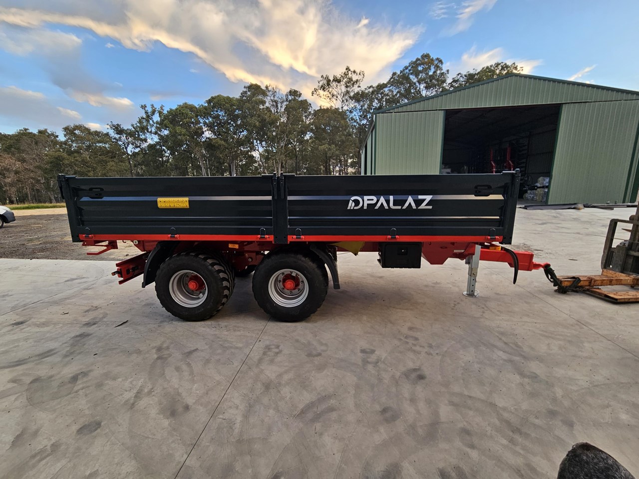 PALAZ 15 TON TANDEM AXLE FARM TIPPING TRAILER for sale (refcode TA1215242)