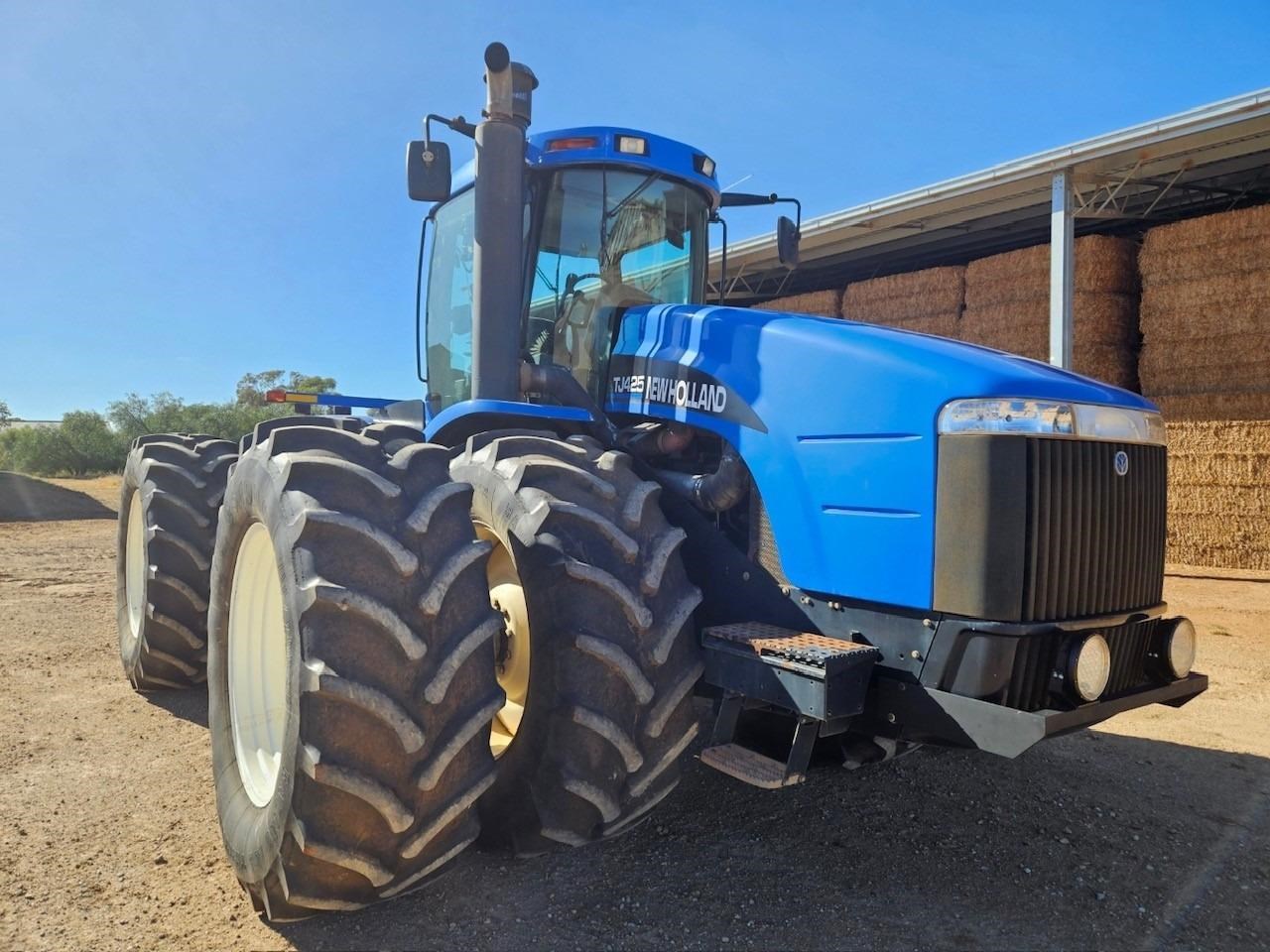 NEW HOLLAND TJ425 for sale (refcode TA1223327)