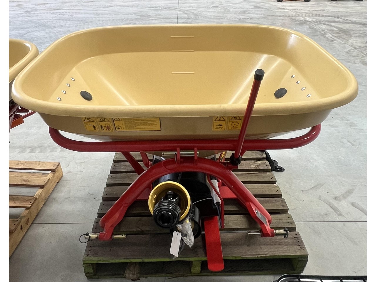 VICON PS403, 400 LITRE PENDULUM SPREADER for sale (refcode TA1253576)