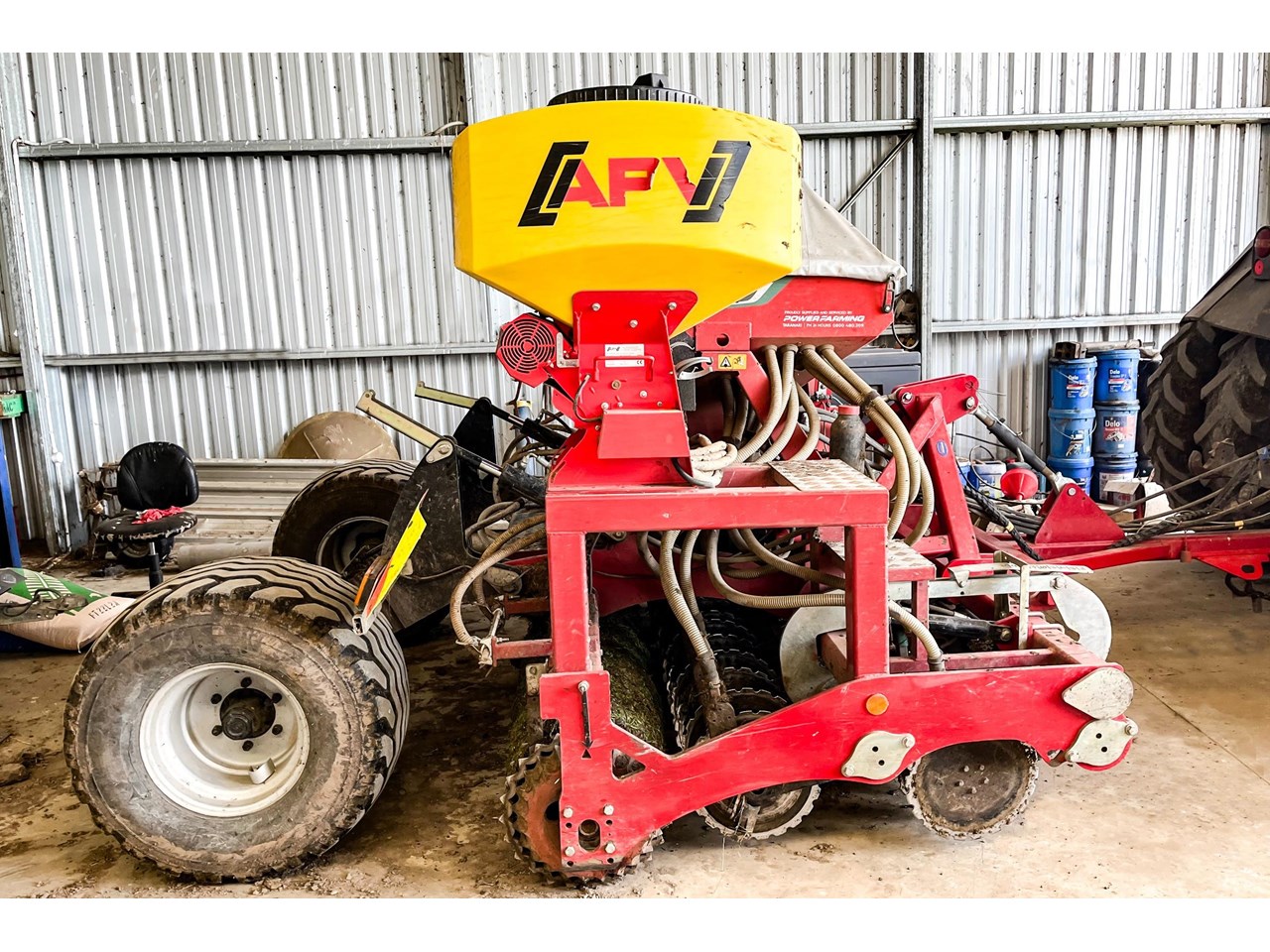 MOORE UNI-DRILL 32T DIRECT DISC DRILL c/w Airseeder for sale (refcode ...