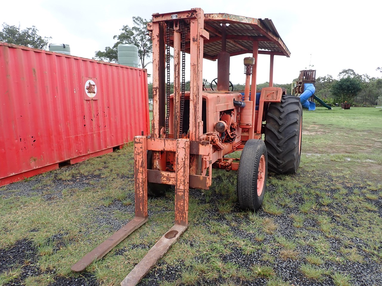 CHAMBERLAIN C6100 TRACTOR FORKLIFT for sale (refcode TA1272311)