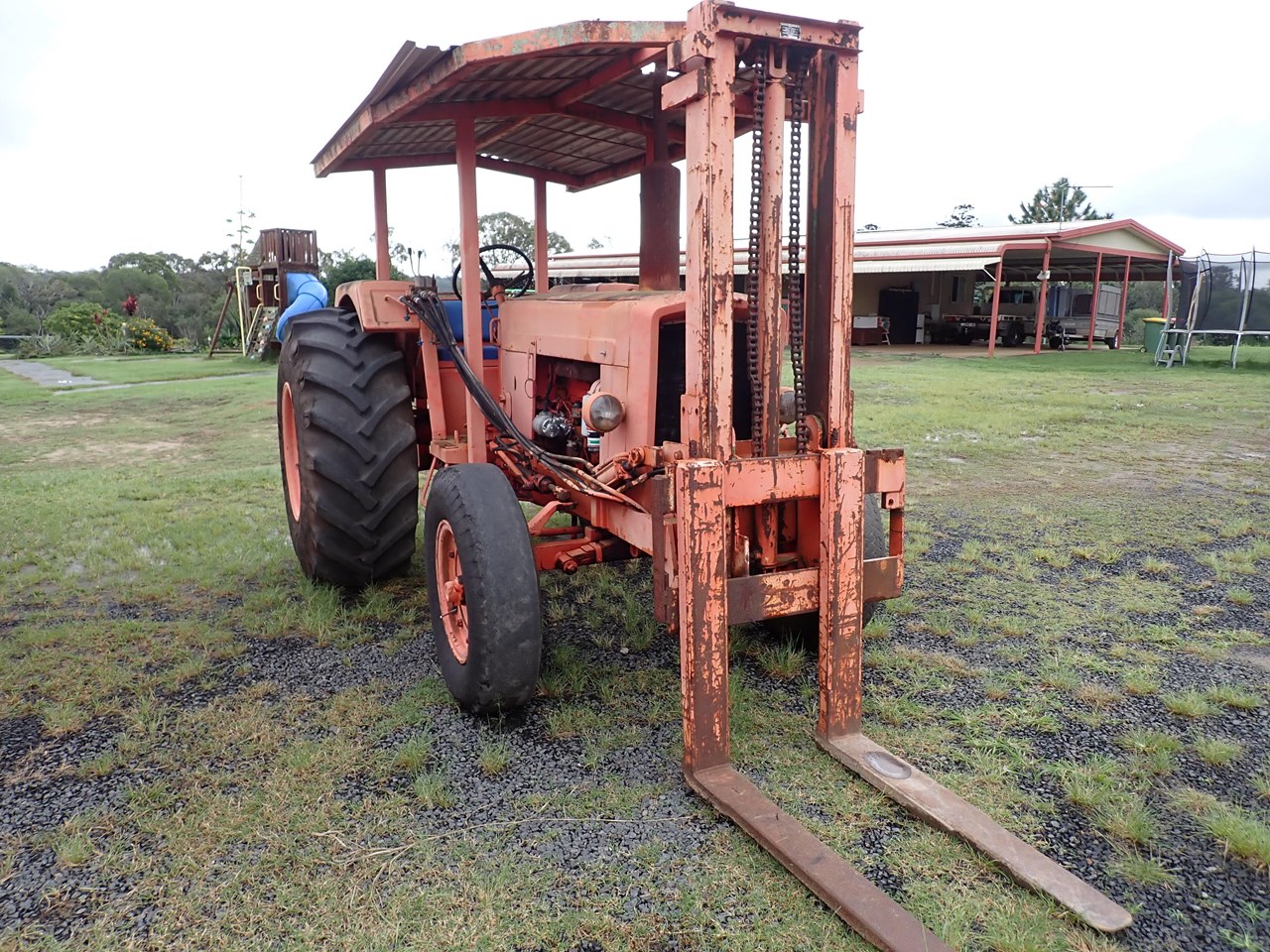 CHAMBERLAIN C6100 TRACTOR FORKLIFT for sale (refcode TA1272311)