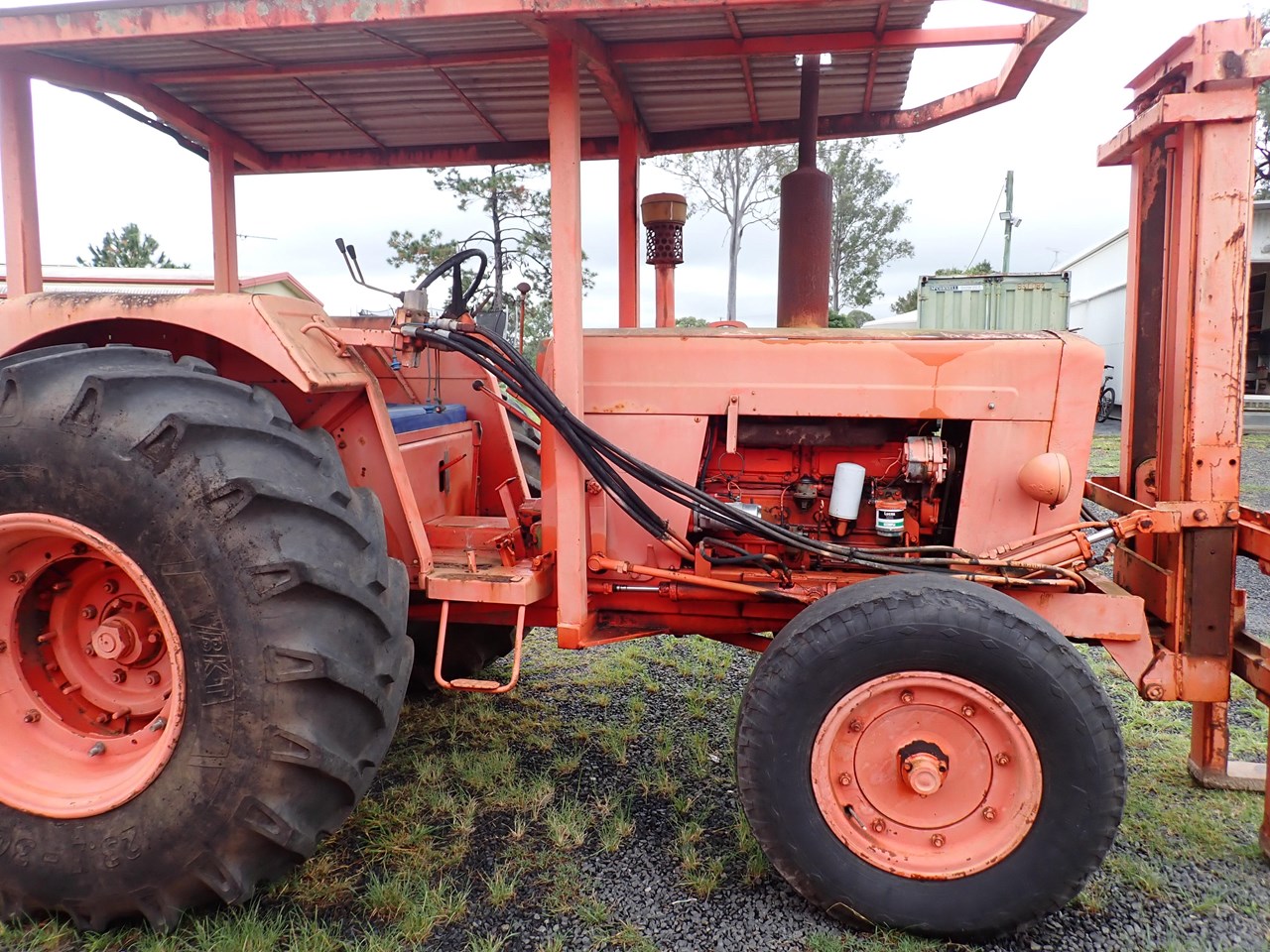 CHAMBERLAIN C6100 TRACTOR FORKLIFT for sale (refcode TA1272311)