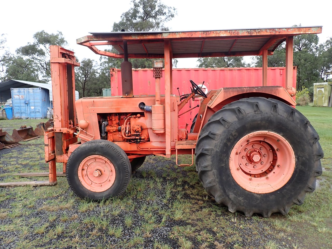CHAMBERLAIN C6100 TRACTOR FORKLIFT for sale (refcode TA1272311)