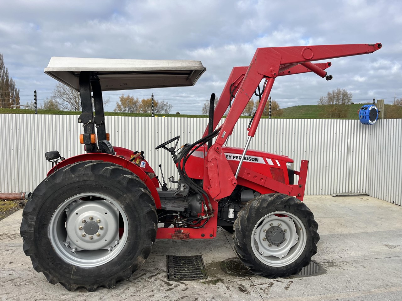 MASSEY FERGUSON 2635 ROPS for sale (refcode TA1272030)