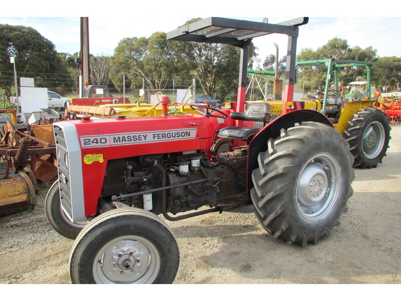 MASSEY FERGUSON 240 TRACTOR for sale (refcode TA1283662)
