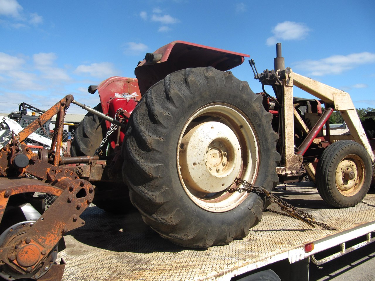 CASE IH 574 TRACTOR (WRECKING PARTS ONLY) for sale (refcode TA606566)
