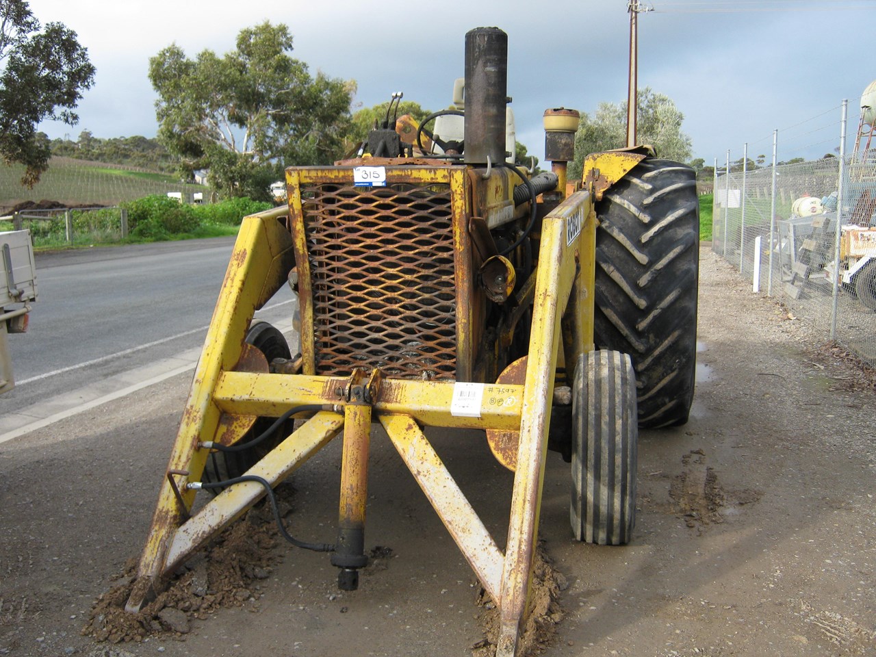 CHAMBERLAIN C670 TRACTOR WRECKING PARTS ONLY for sale (refcode TA634654)