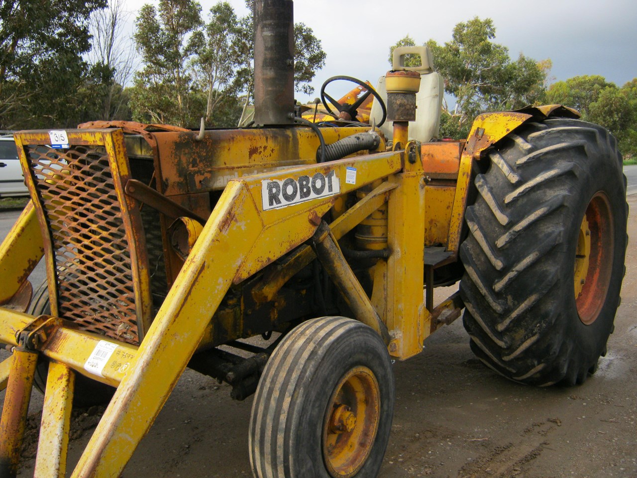 CHAMBERLAIN C670 TRACTOR WRECKING PARTS ONLY for sale (refcode TA634654)