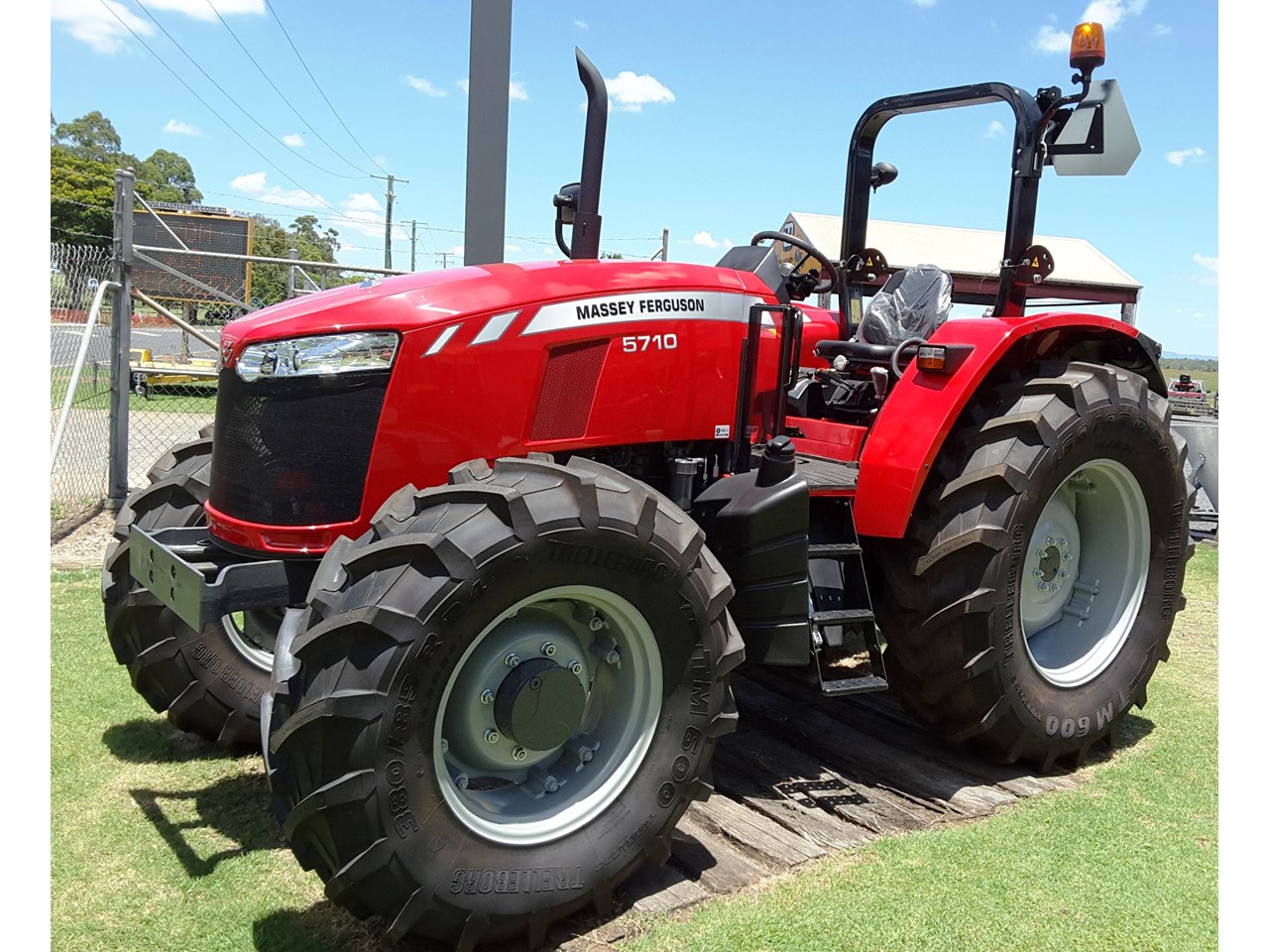 MASSEY FERGUSON 5700 SERIES 5700 for sale (refcode TA773054)