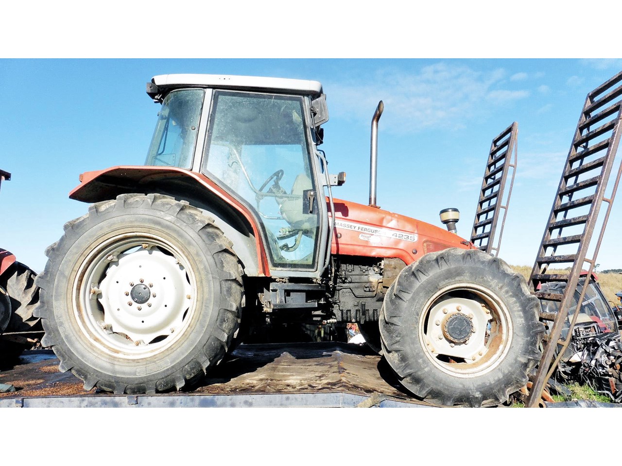 MASSEY FERGUSON 4235 for sale (refcode TA812404)