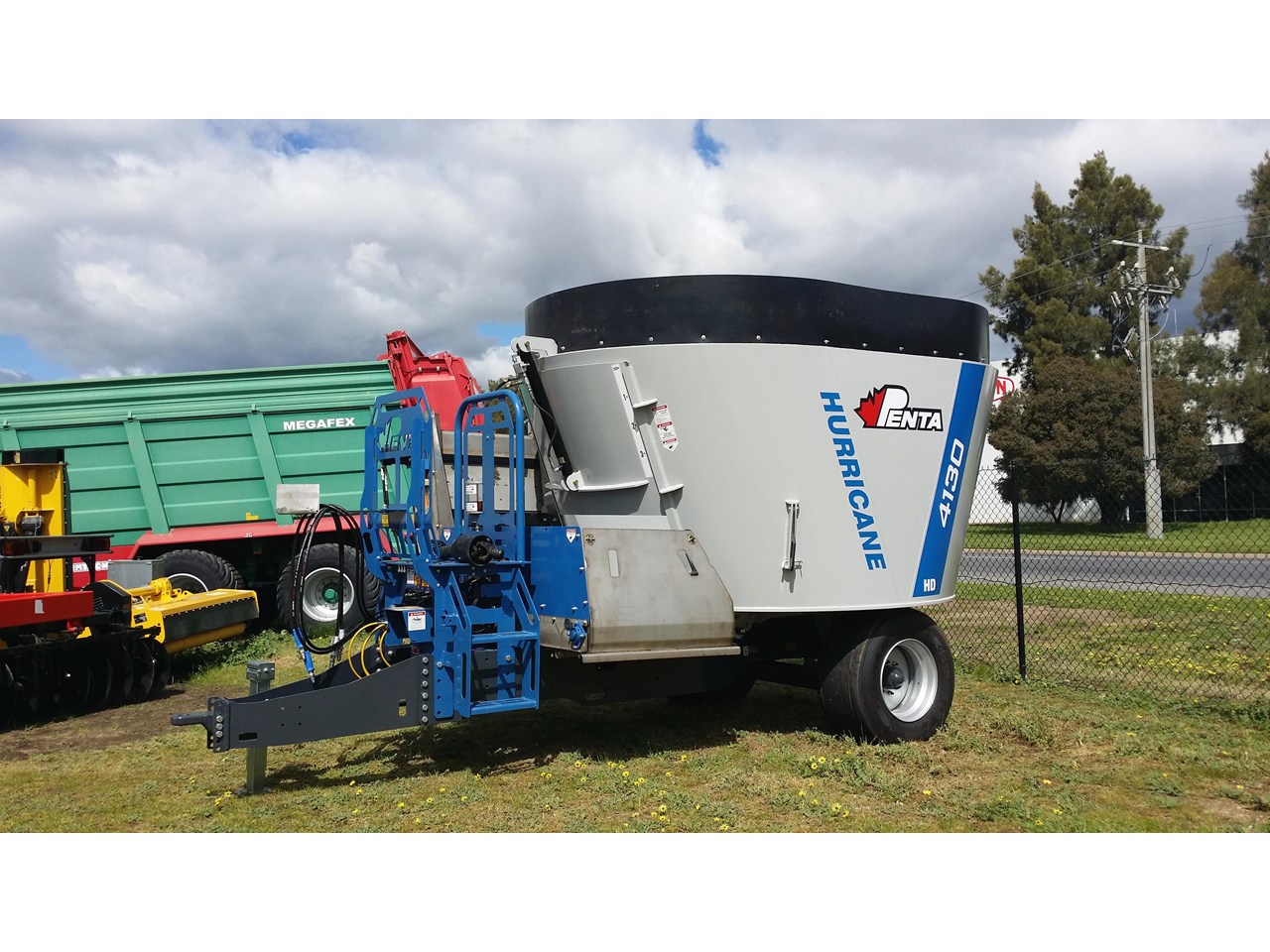 PENTA 4130 VERTICAL FEED MIXER (12.0M3) for sale