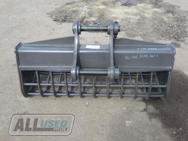 AU BUCKETS SKELETON BUCKET WITH TEETH for hire (refcode TA991734)