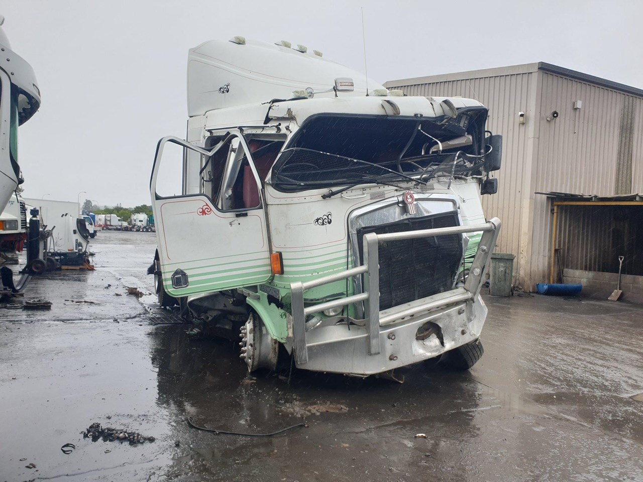 2002 KENWORTH K104 K104 dismantling
