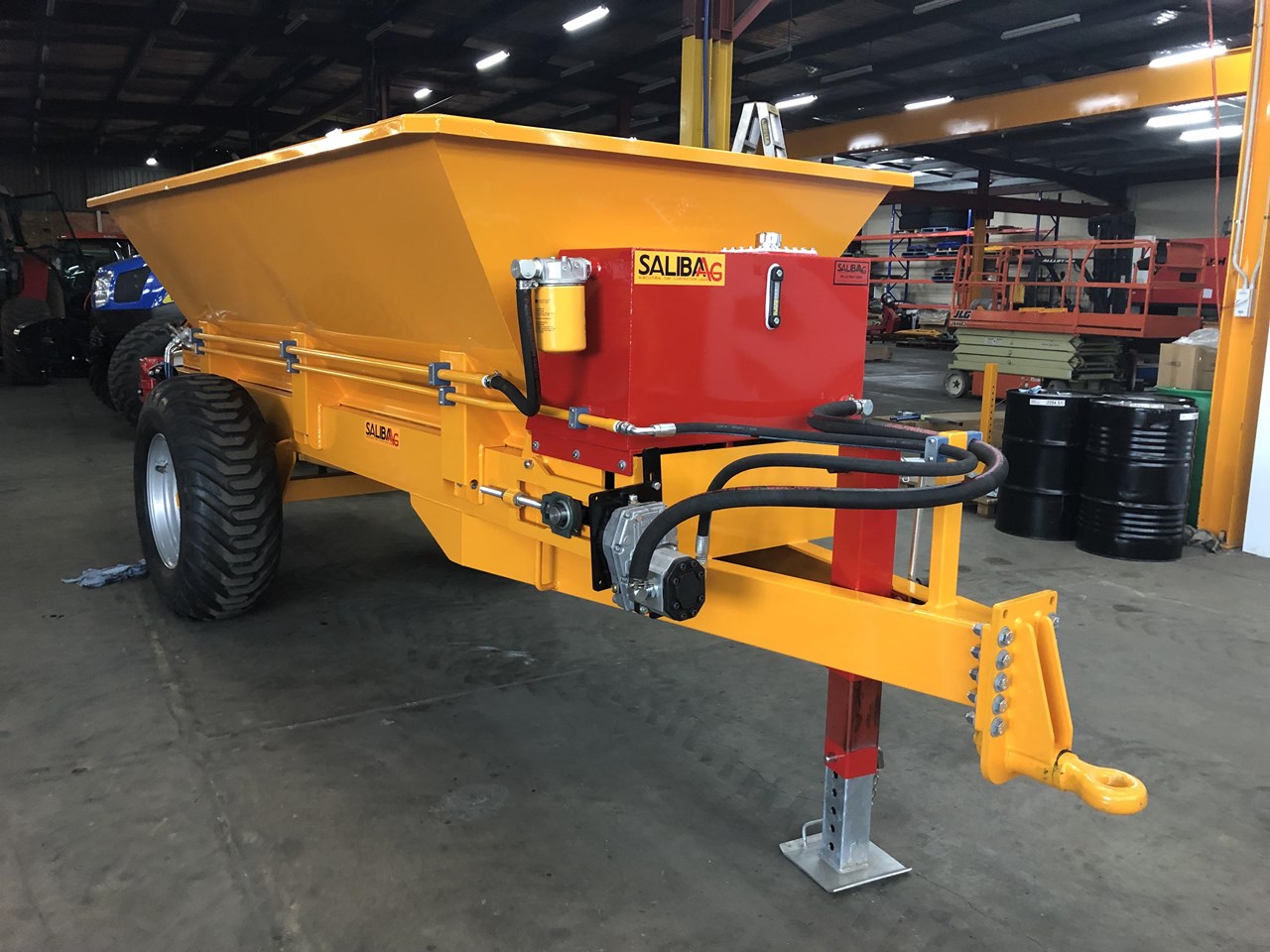 SALIBA AG CB 5000 (5M3 CHAINED BELT SPREADER) for sale (refcode TA1027089)