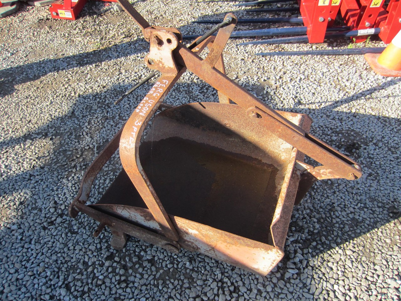 REAR SCOOP FERGUSON for sale (refcode TA1041062)
