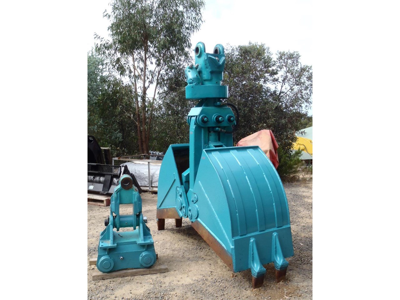 CUSTOM HYDRAULIC CLAMSHELL BUCKET for sale or hire (refcode TA1103127)