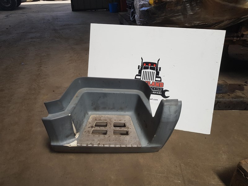DAF CF CAB STEP LOWER RH COMPLETE 1364799 DAF CF 1364799 for sale