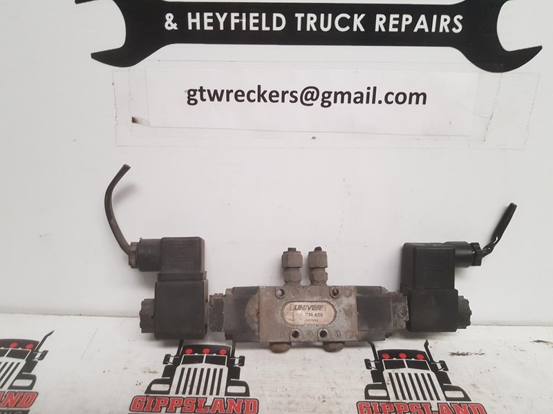 UNIVER SPOOL VALVE WITH SOLENOIDS CM-620 DA-0051 UNIVER CM-620 DA-0051 ...