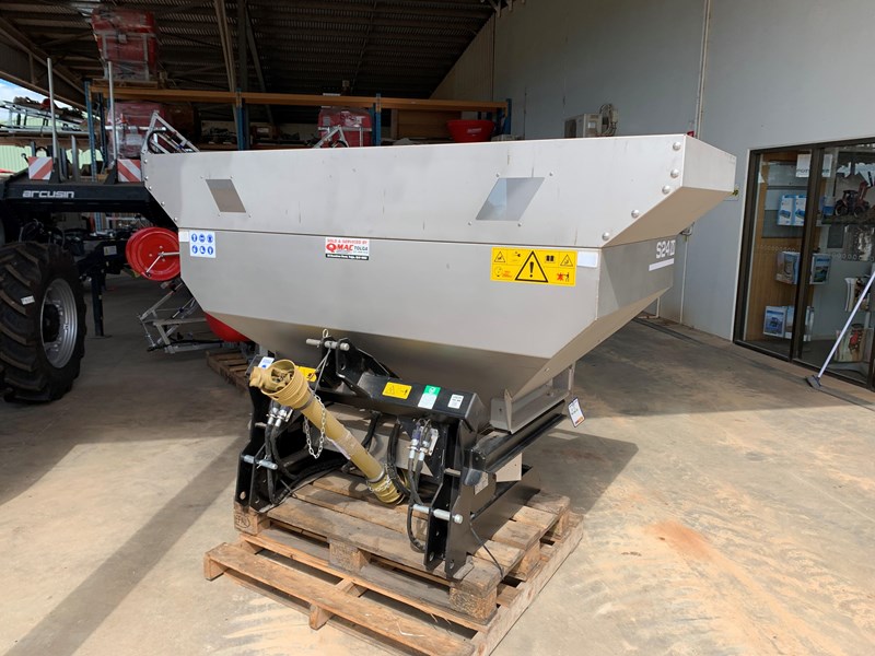 SILVAN DCM-S24900X , 900 LITRE STAINLESS STEEL TWIN DISC SPREADER for sale