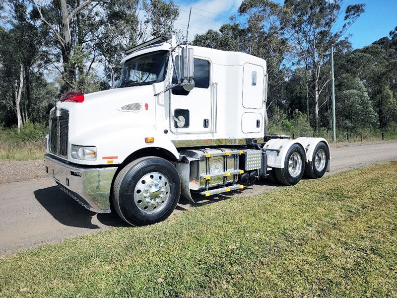 2013 KENWORTH T359 CUMMINS ISM , 18SP MANUAL for sale
