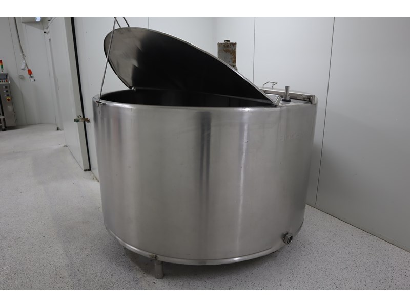 ANDERSON 2000L STAINLESS STEEL JACKETED TANK VAT MILK WITH MIXER for sale
