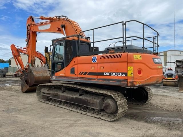 2012 DOOSAN DX300LC for sale