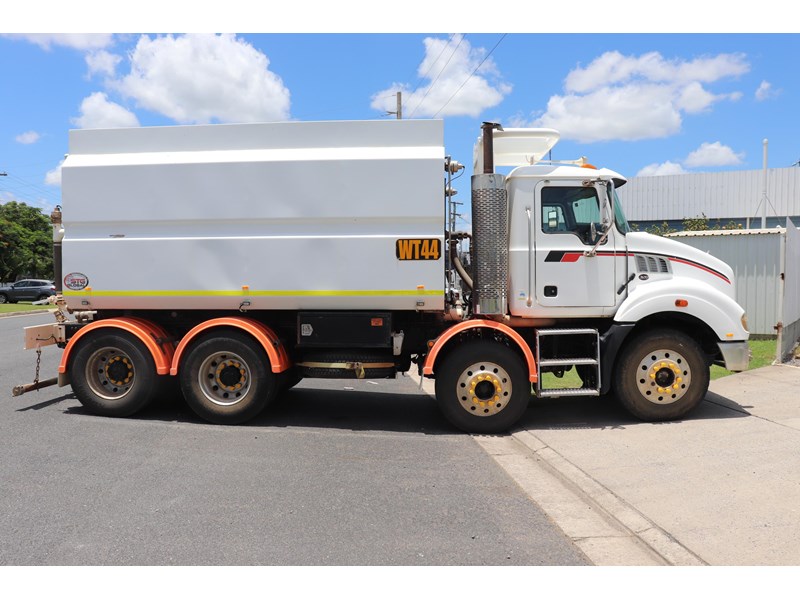 2011 MACK GRANITE 8x4 Rigid water truck for sale