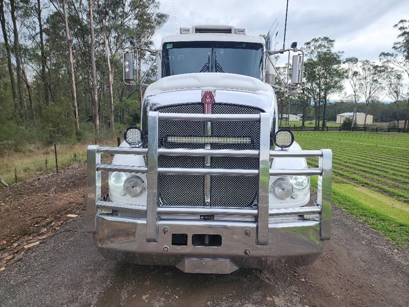 2015 KENWORTH T609 LOW KLMS , ONE OWNER for sale