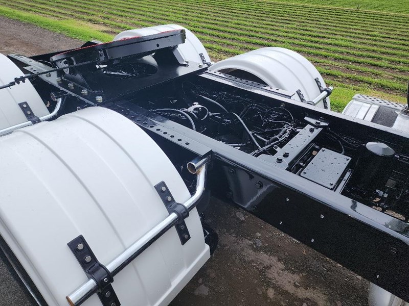 2015 KENWORTH T609 LOW KLMS , ONE OWNER for sale