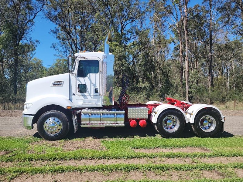 2012 KENWORTH T609 ONLY 450K KLMS AUTO ONE OWNER for sale