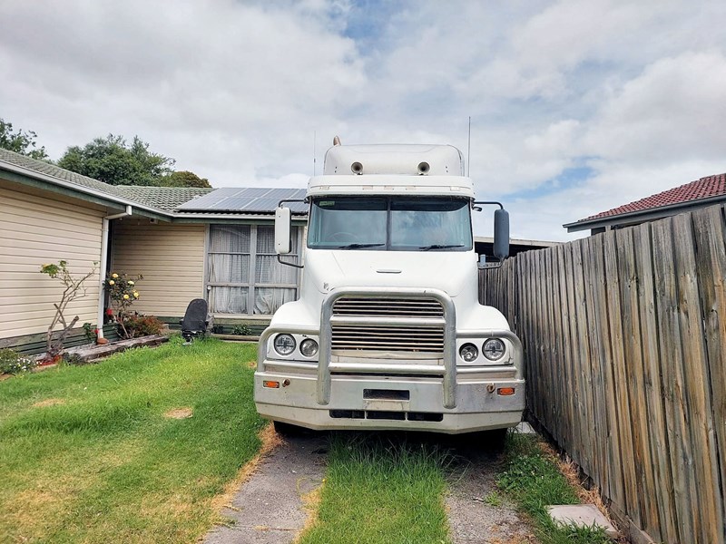 2001 FREIGHTLINER CENTURY CLASS C12 for sale
