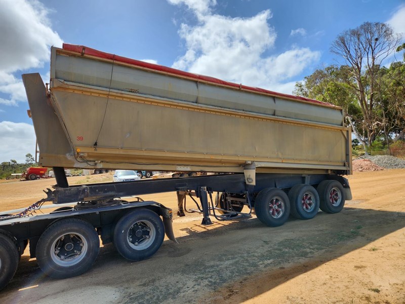 1993 HOWARD PORTER TRI AXLE for sale