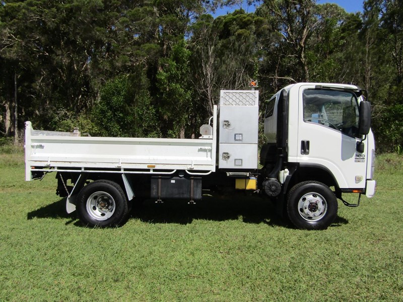 2012 ISUZU NPS300 for sale