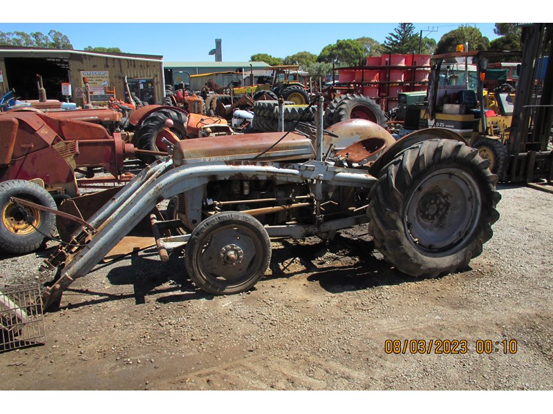 MASSEY FERGUSON TEA20 TRACTOR WITH BUCKET & LOADER WRECKING PARTS OR ...