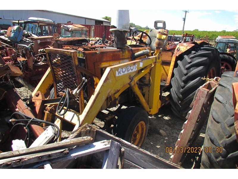 CHAMBERLAIN C670 TRACTOR WITH FRONT END LOADER WRECKING PARTS ONLY for sale