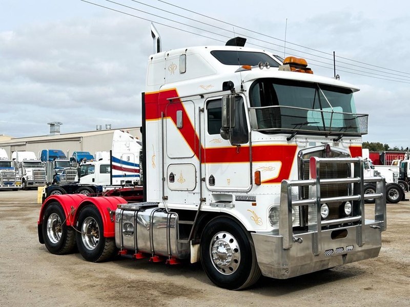 2004 KENWORTH K104 for sale