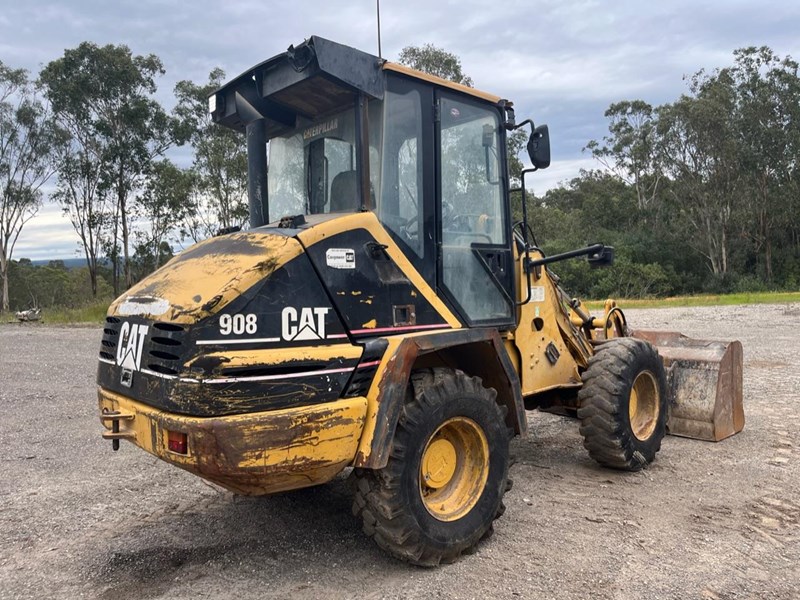2004 CATERPILLAR 908 for sale