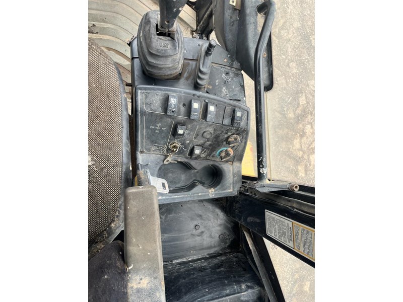 2004 CATERPILLAR 908 for sale