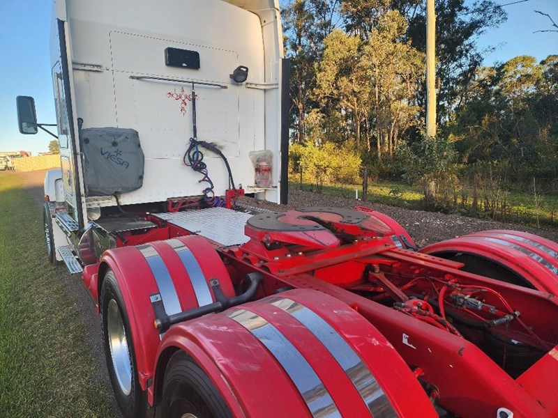 2013 KENWORTH T403 36INCH BUNK 18SP for sale