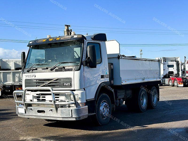 2001 VOLVO FM7 for sale